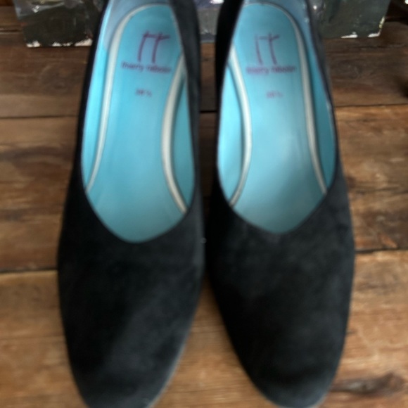 Thierry Rabotin | Shoes | Thierry Rabotin Blk Suede Classic Pumps 3 ...